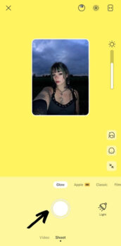 4 Glow Camera Apps to Take Selfies in the Dark